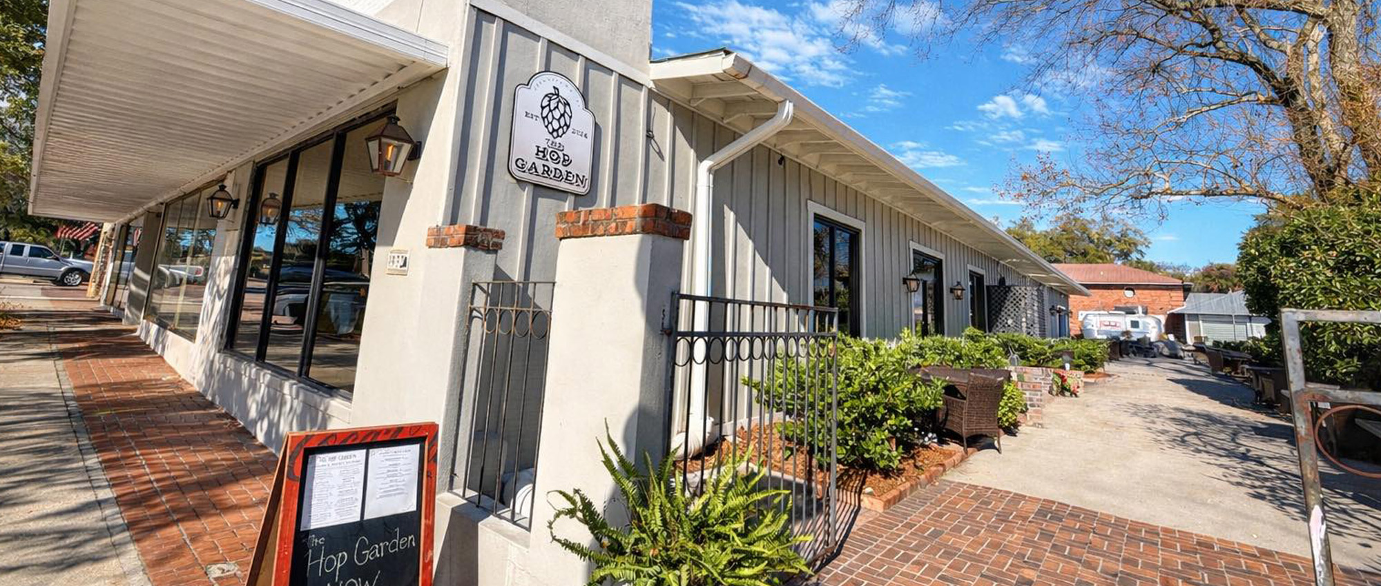 Hop Garden On Front - Georgetown Bar & Restaurant : Georgetown SC